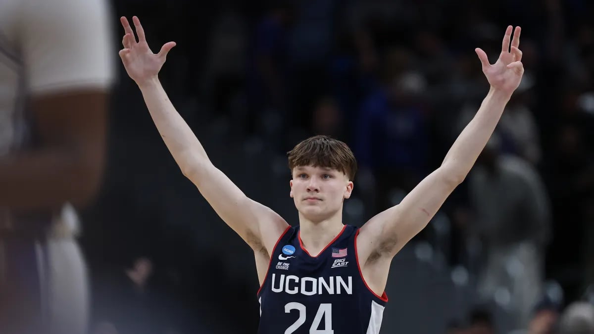 Braylon Mullins' 35-Foot Buzzer-Beater Destroys Duke