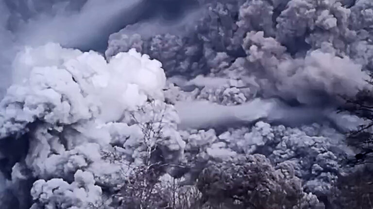 The dome of the Shiveluch volcano collapsed following the eruption
