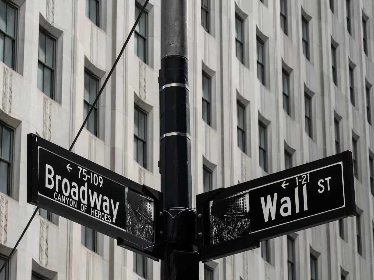 US stocks fall as weak economic data deepens slowdown fears - Notiulti