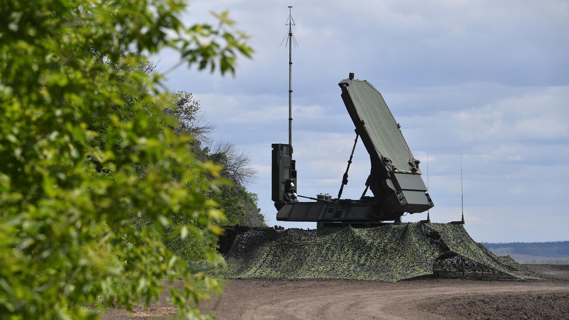 Russian Air Defenses Destroy 12 Ukrainian Drones Overnight