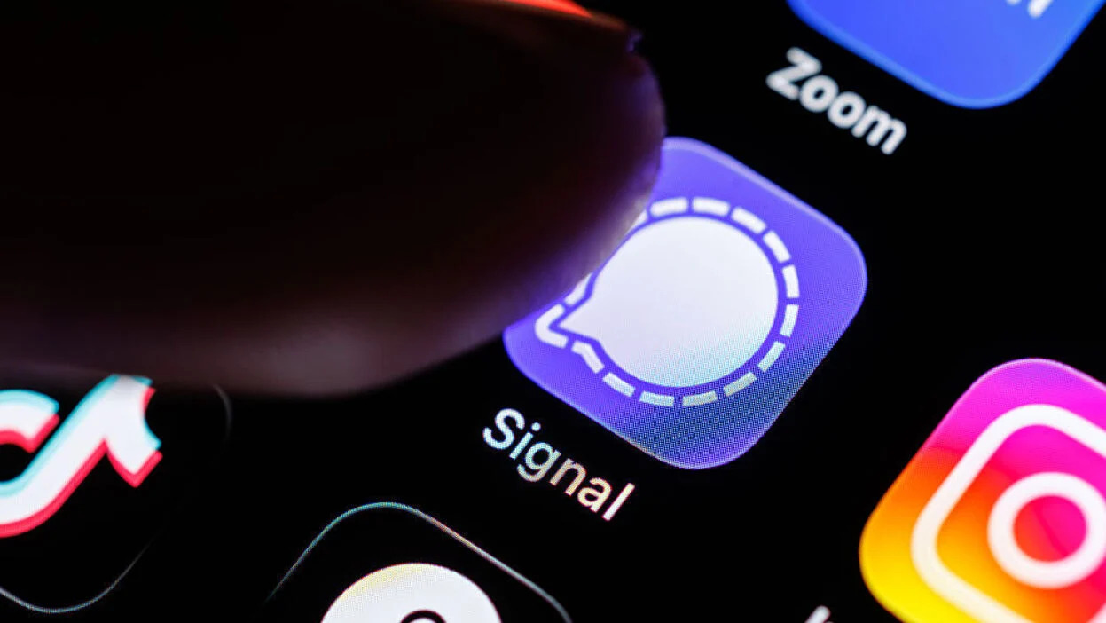 Apple iOS 26.4.2 Update Exposes Hidden Signal Message Bug Used in FBI ...