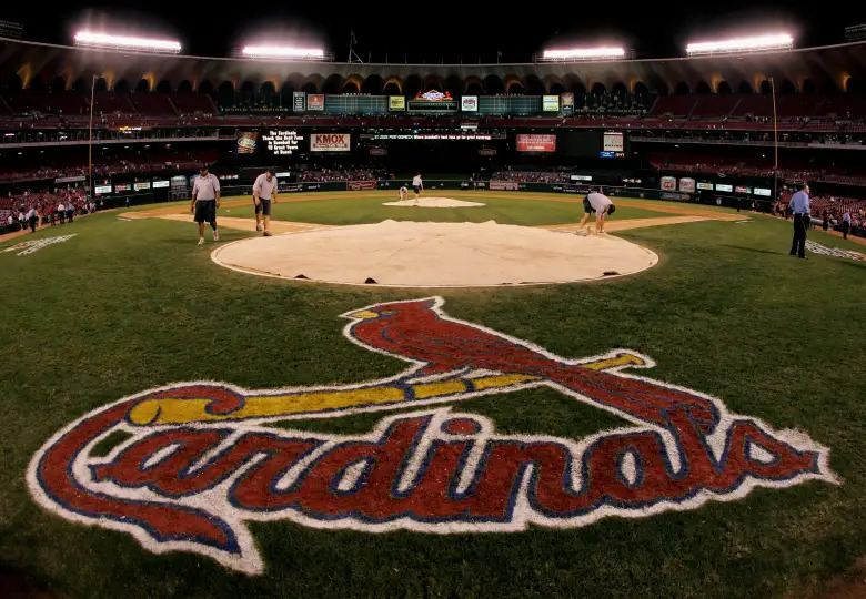 Cardinals Tarps Off Fans Spark Viral Busch Stadium Chaos