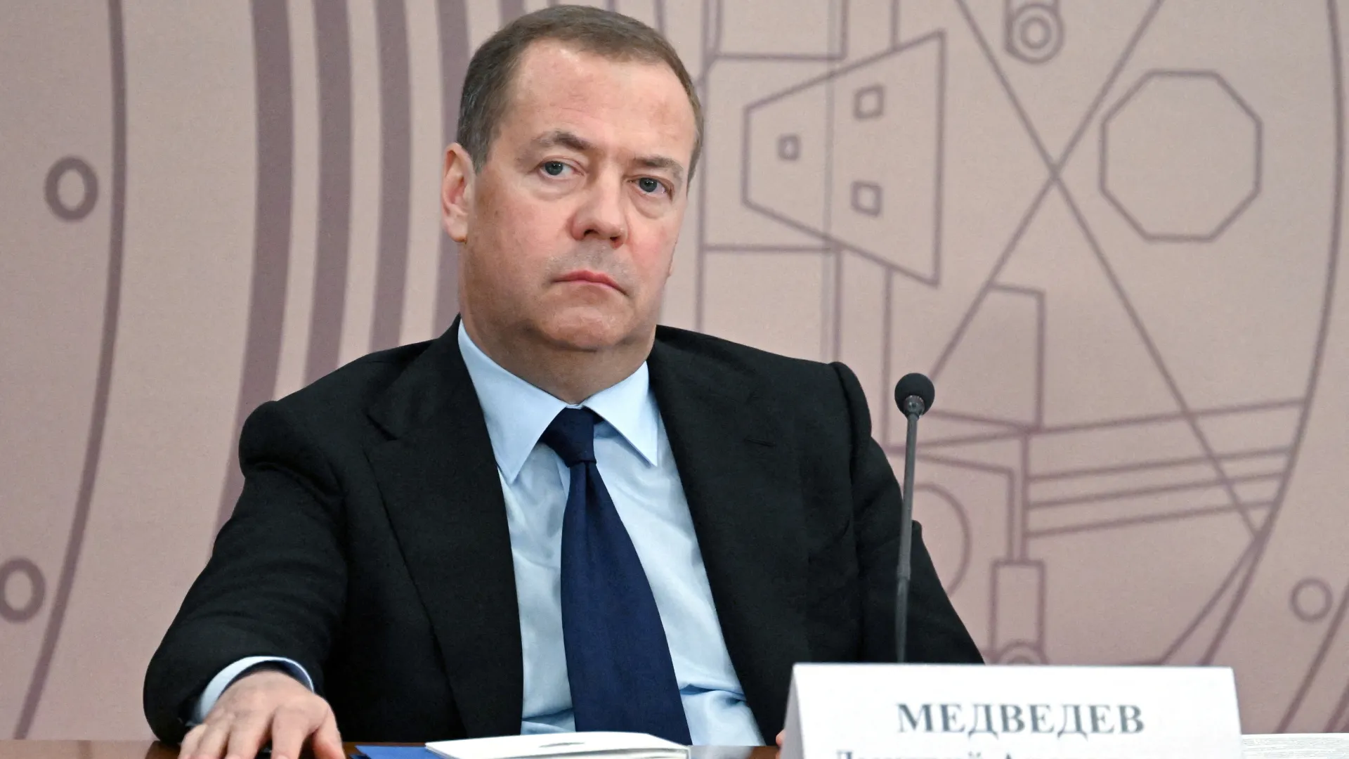 Medvedev Mocks West After Russia’s Sarmat Missile Test